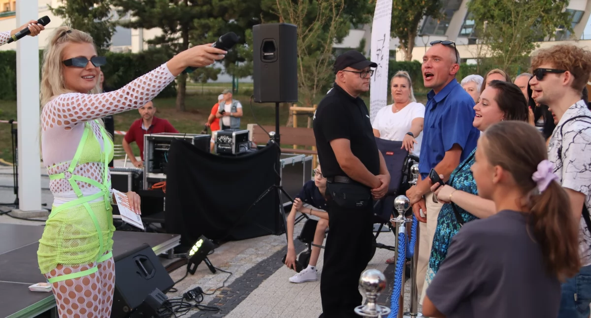 Letnia Estrada Zambrowa - Bawmy się w rytmach lat na terenach przy ...